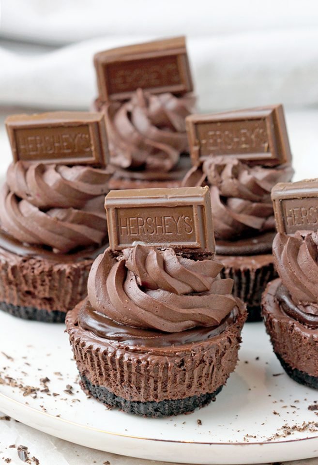 Easy No Bake Chocolate Mini Cheesecakes With Oreo Crust - 24